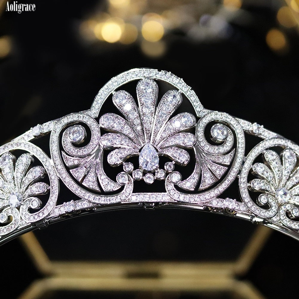 Duchess of Gloucester's honeysuckle tiara replica – The Crown Chronicles